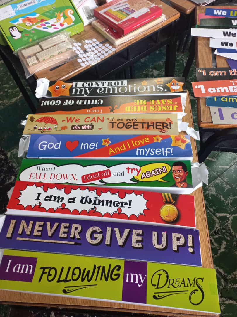 I Never Give Up : Motivational Strips For All Ages 18" X 3" - Studeemonkey